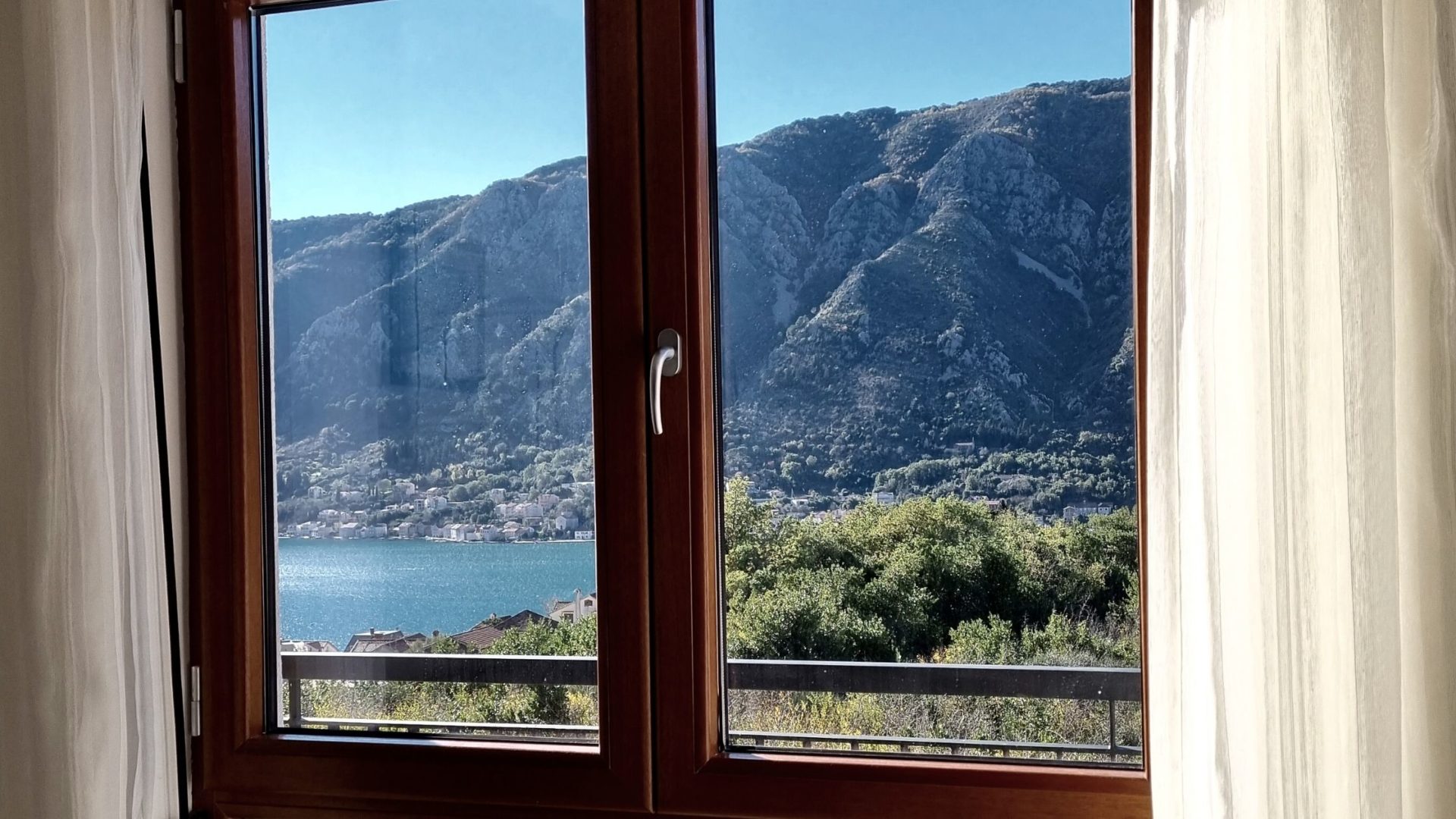 Wohnsitz und Auto während der Weltreise abmelden – ja oder nein?